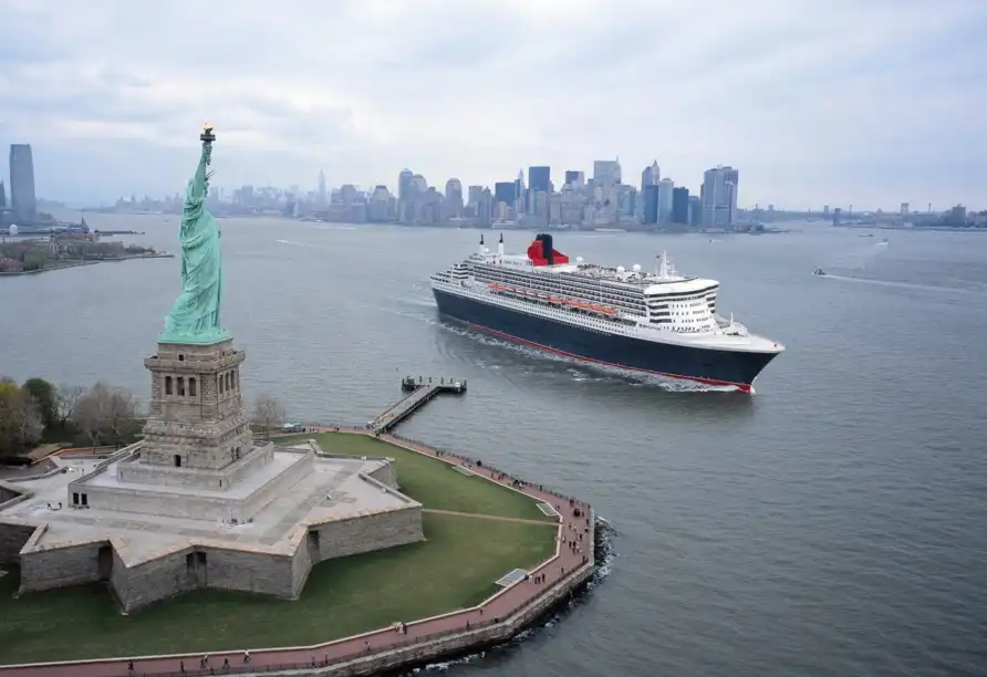 Von Hamburg nach New York City mit der Königin der Meere Queen Mary 2